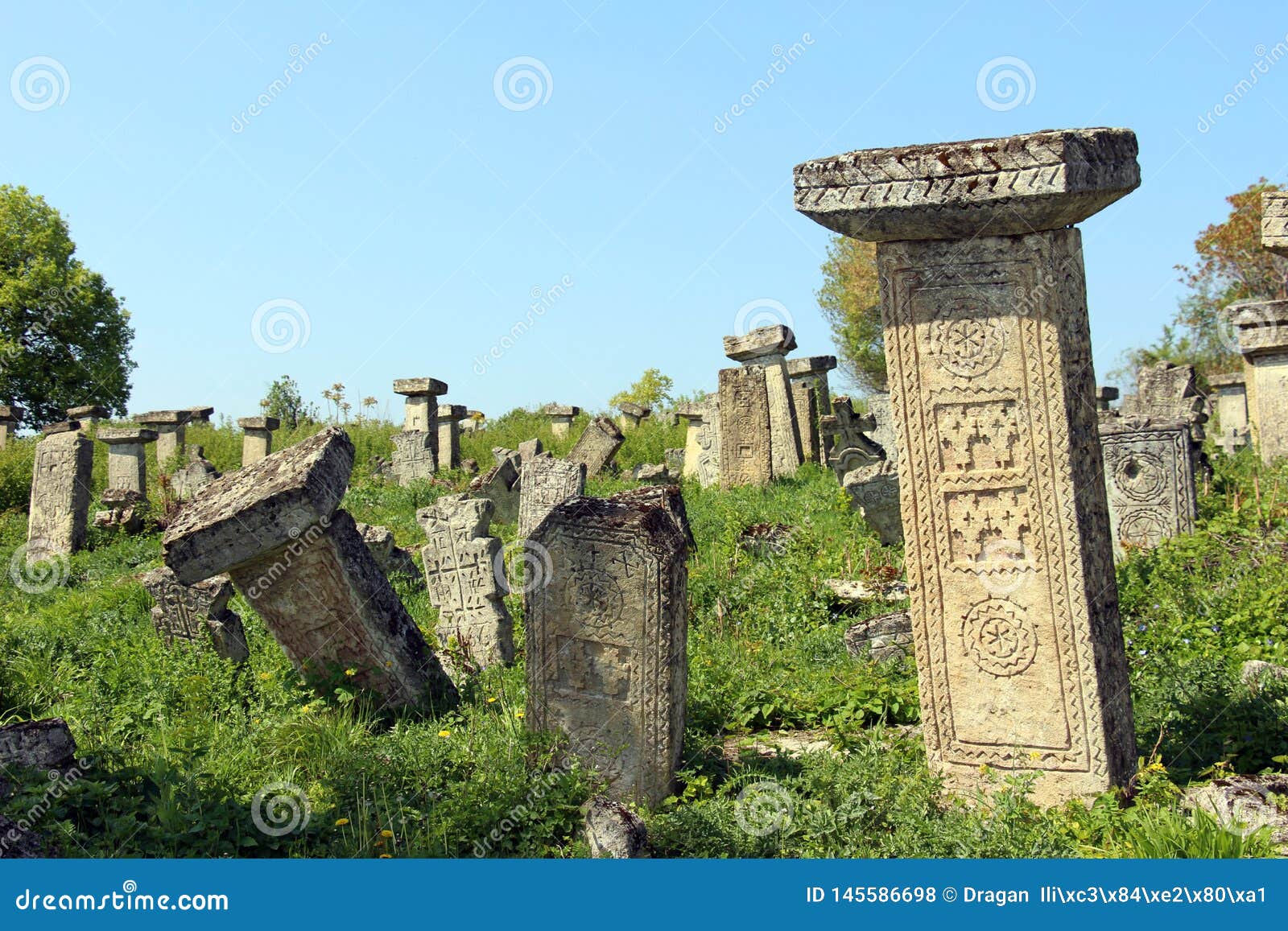 Ancient Graveyard Tombs With Edinburgh Castle In The Background ...