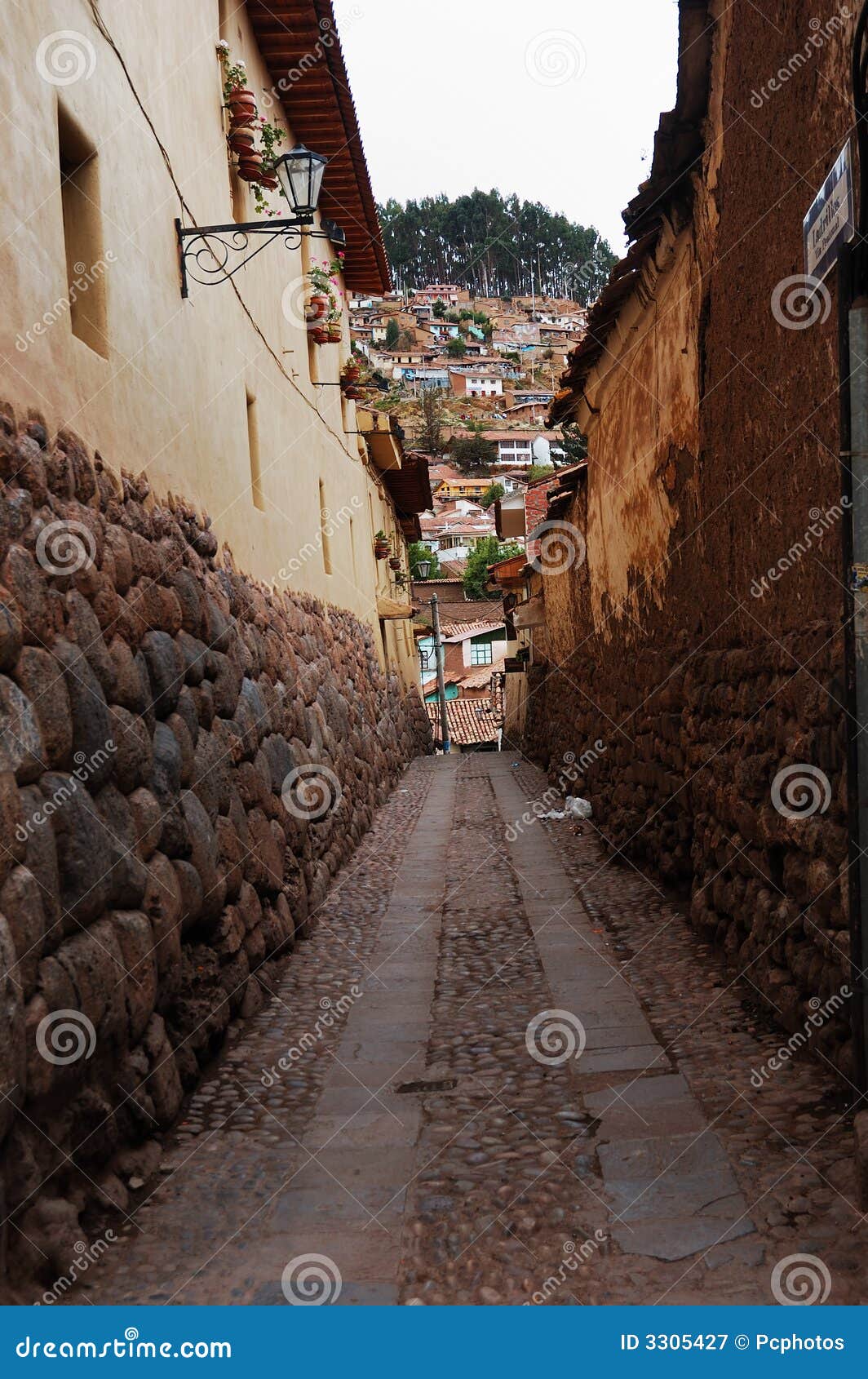 An ancient Inca alley stock image. Image of ancient, peru - 3305427