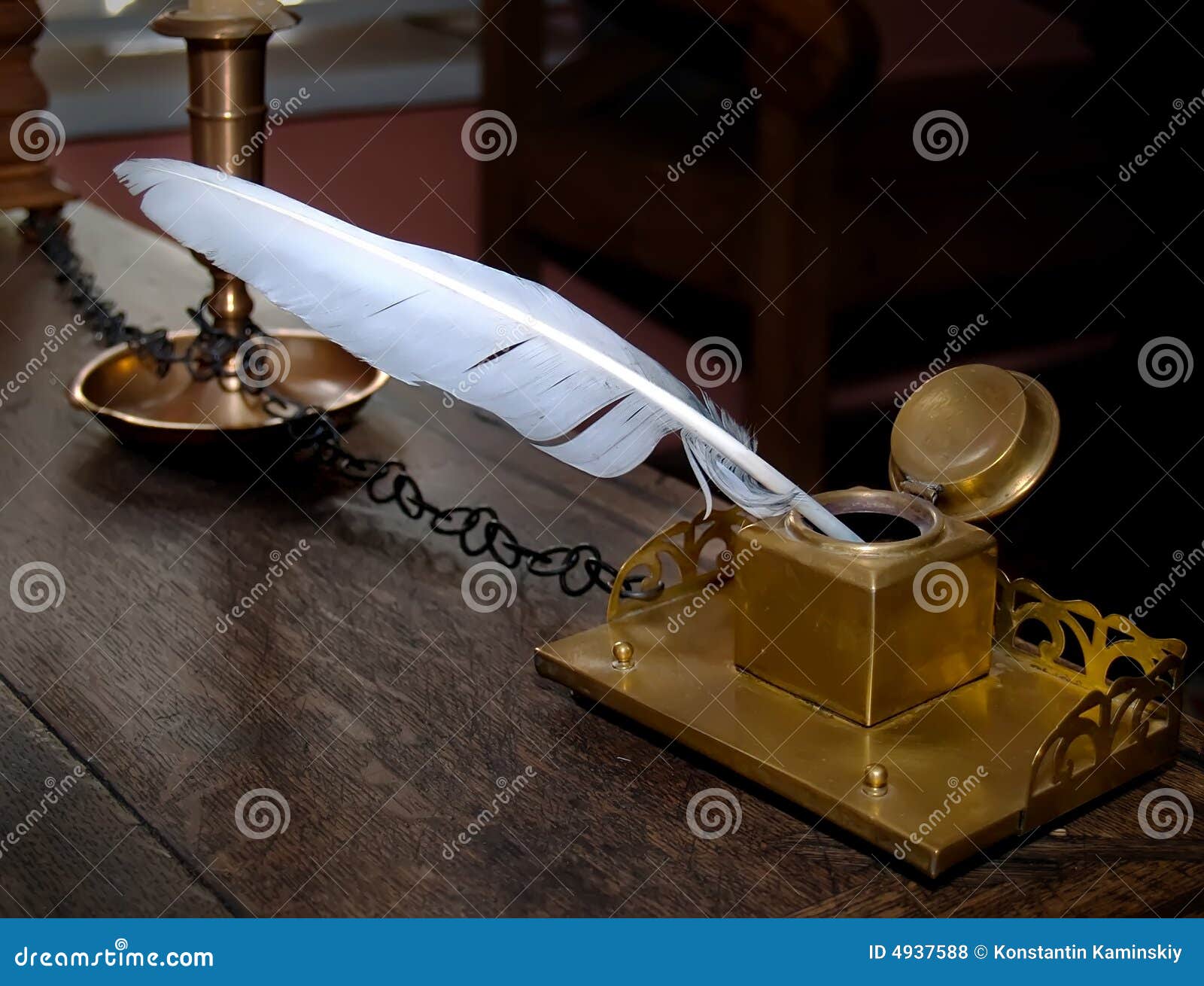 Ancient Inkwell and Feather Stock Photo - Image of noble, stylo: 4937588