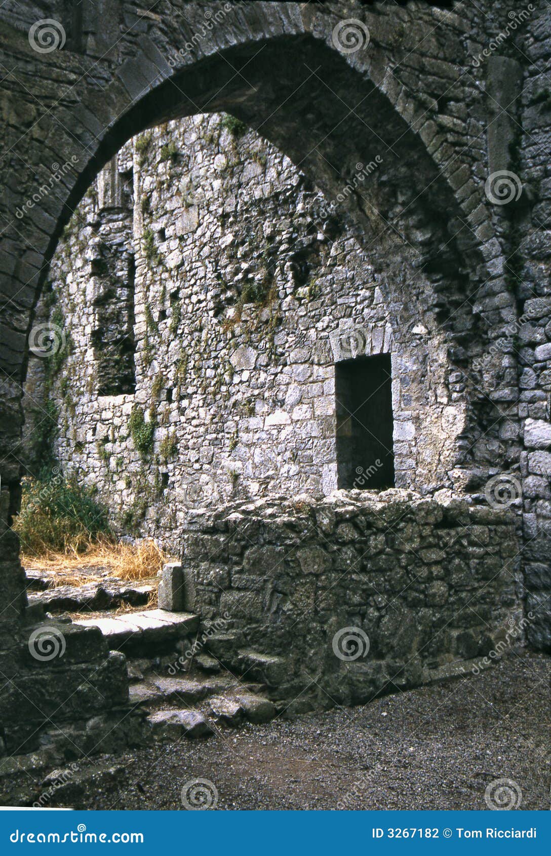 Pointed Arch On 33 Pol Allah Verdi Khan Bridge In Isfahan, Iran Royalty ...