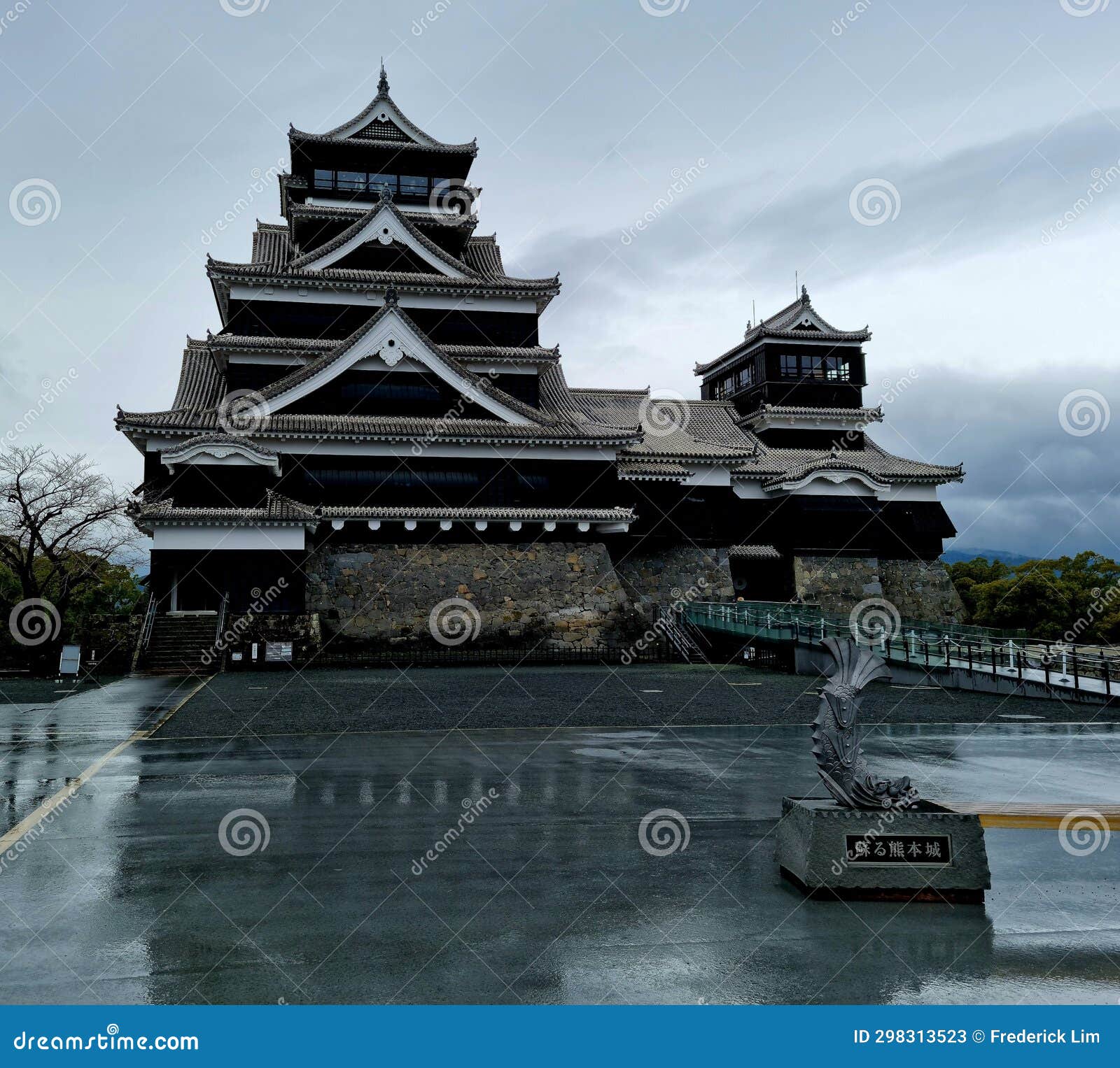 Ancient Kumamoto Castle in Kyushu, Japan Editorial Stock Photo - Image ...