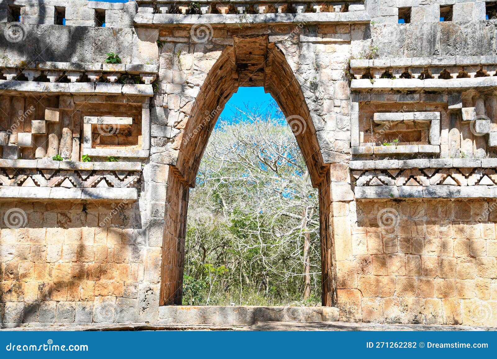 Ancient Mayan Arch at Labna Mayan Ruins, Yucatan, Mexico Stock Photo ...
