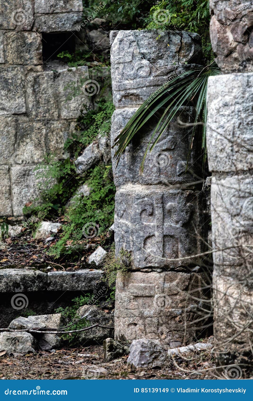 Ancient Mayan Carved Column in Chichen Itza Stock Image - Image of ...