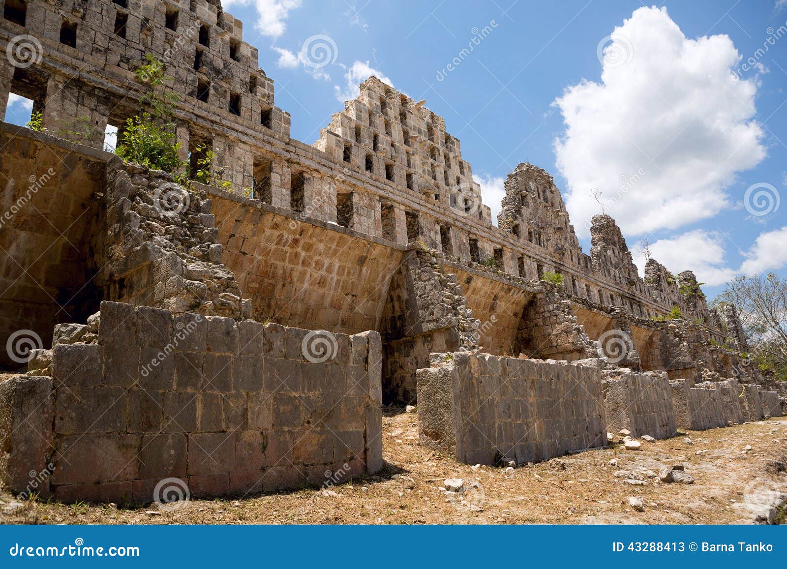 Ancient Mayan temple ruins stock image. Image of mayan - 43288413