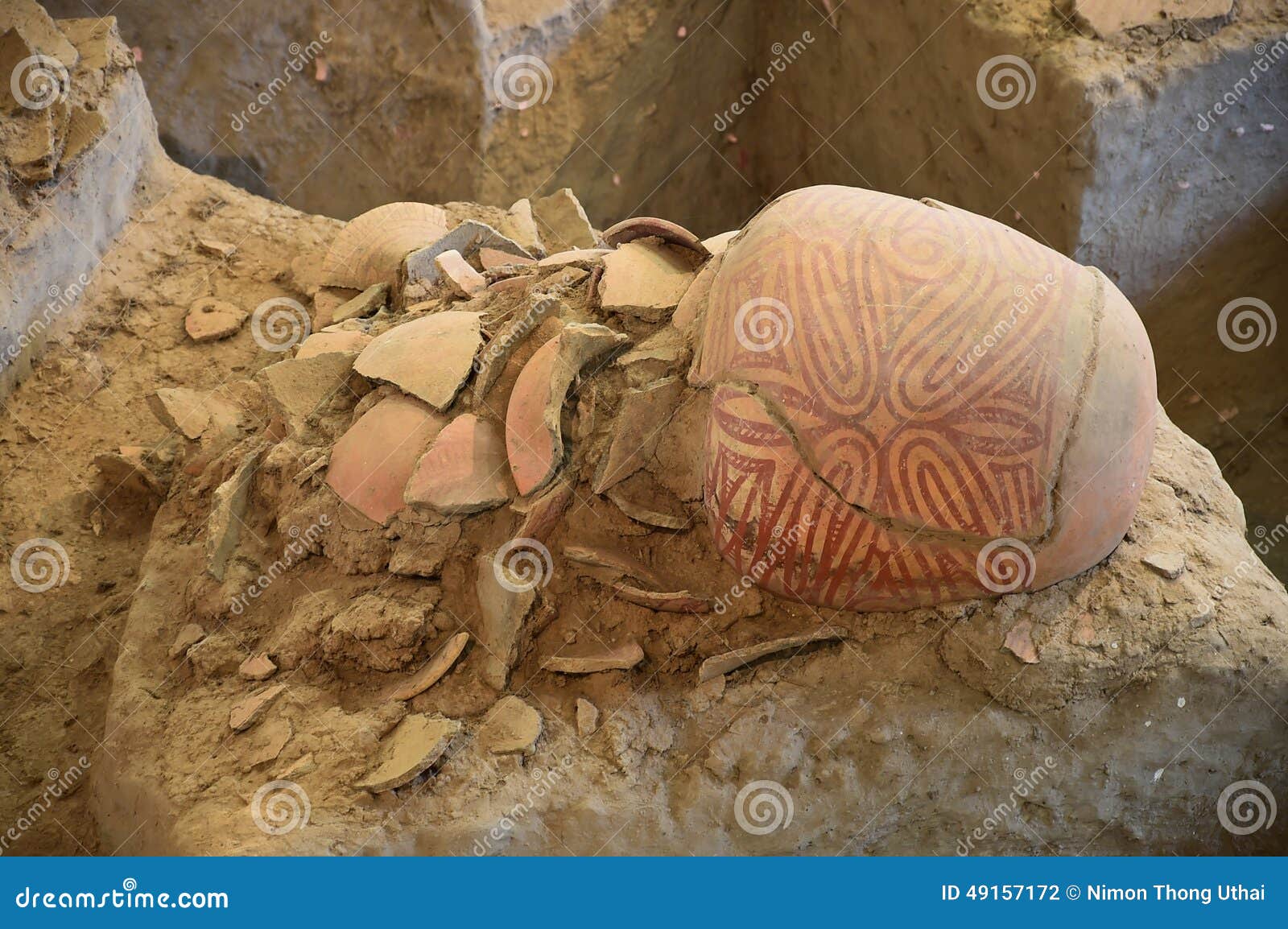 Ancient Pottery of Ban Chiang, Thailand Stock Photo - Image of elegance ...