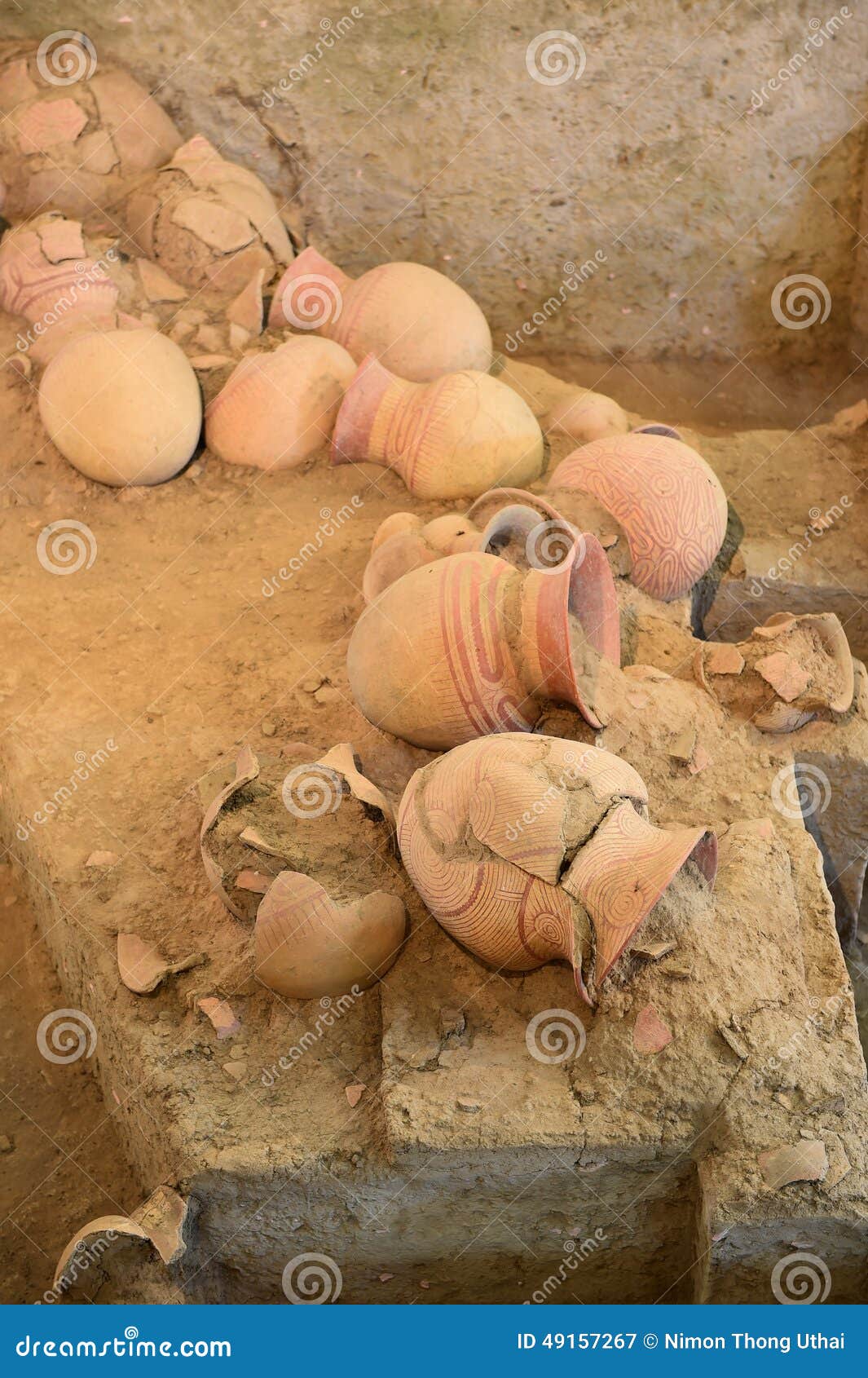 Ancient Pottery of Ban Chiang, Thailand Stock Image - Image of heart ...
