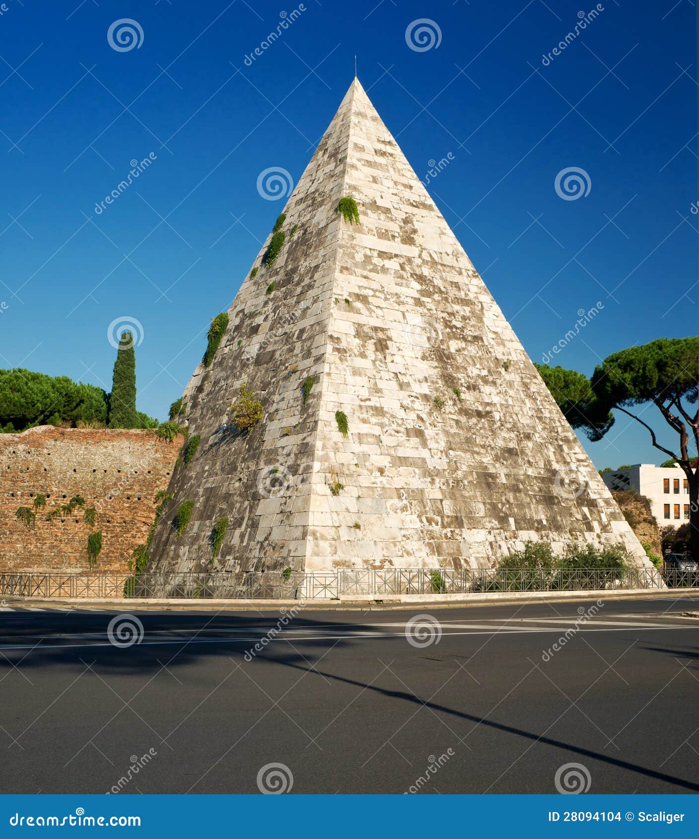 The Ancient Pyramid Of The Mayan Civilization In Tikal, Guatemala ...