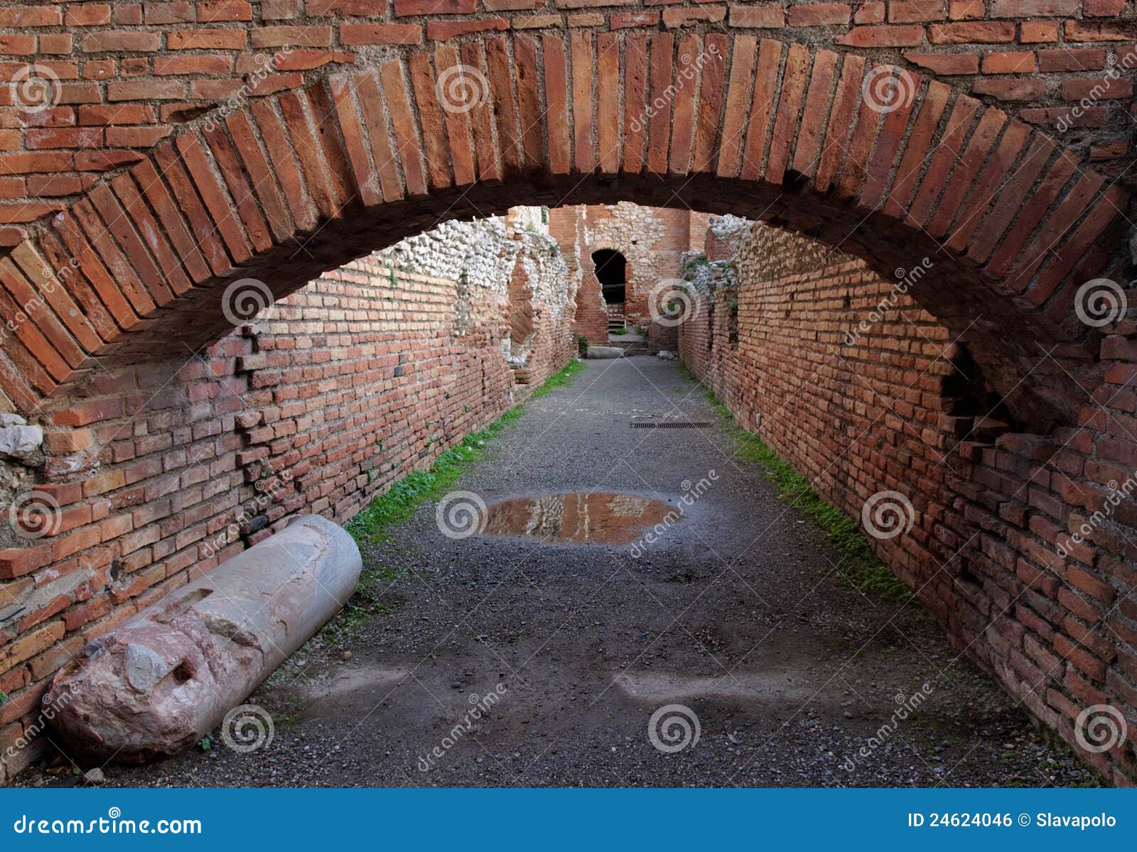 Ancient Roman brick arch stock photo. Image of italy - 24624046
