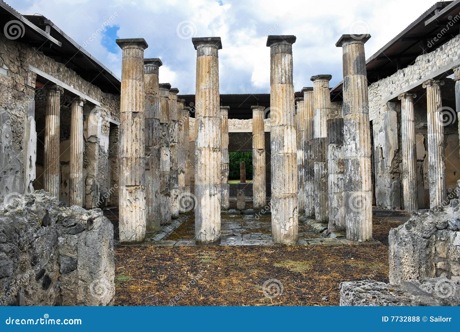 Ancient Roman Columns Picture. Image: 7732888