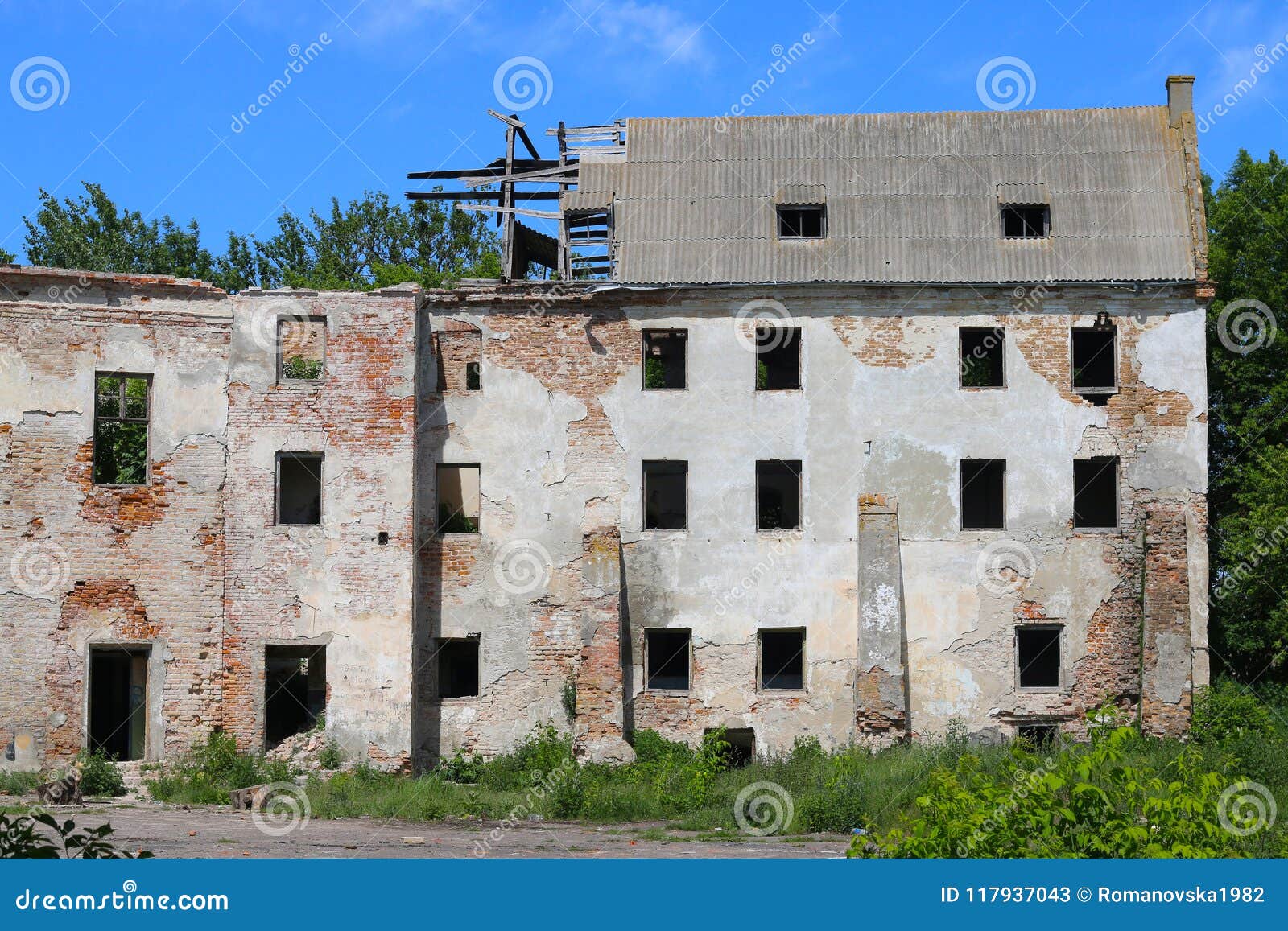 Destroyed old castle stock image. Image of ancient, debris - 117937043
