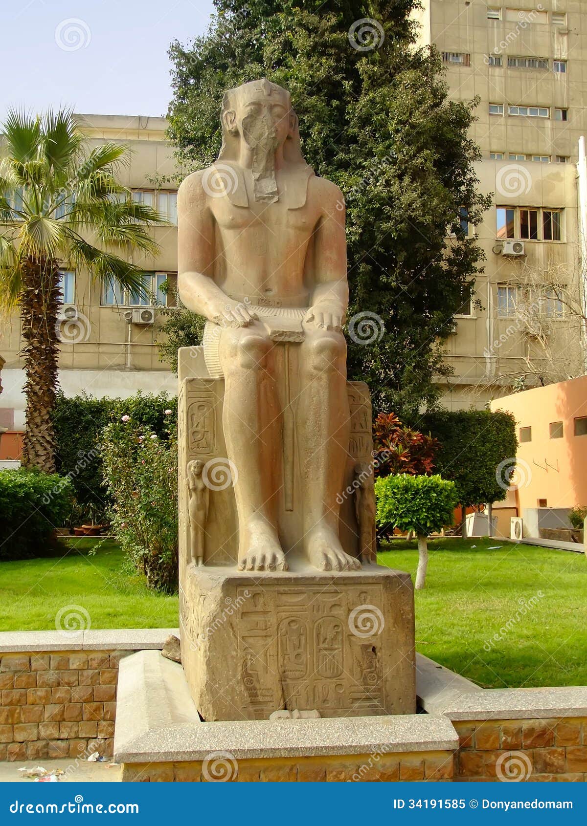Ancient Statue on Display Outside Egyptian Museum, Cairo Editorial ...
