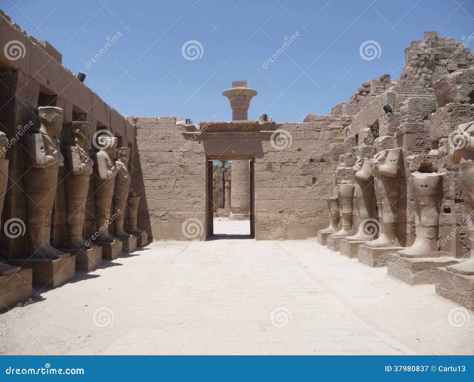 Ancient statues editorial photography. Image of queens - 37980837