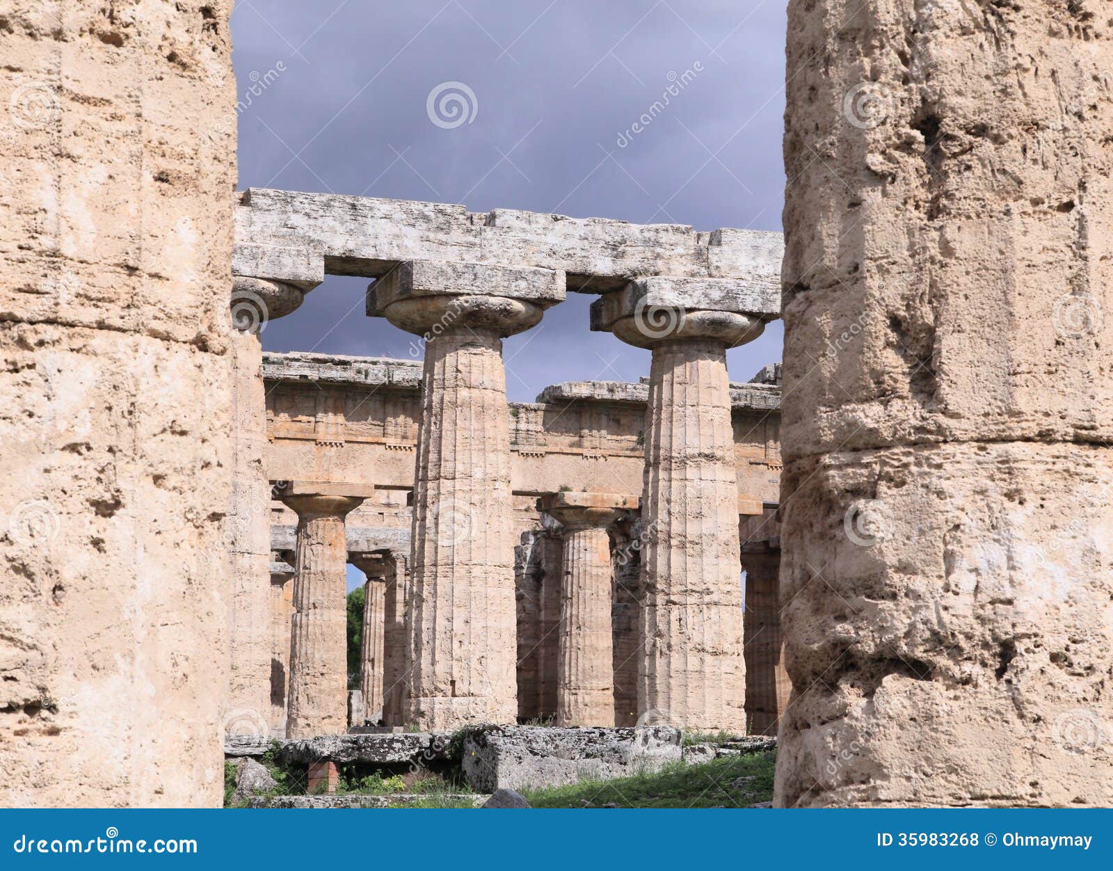 Ancient temple columns stock photo. Image of hera, naples - 35983268