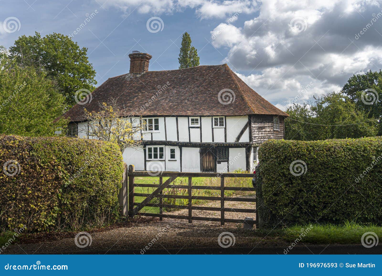 Ancient Timber Framed Cottage Stock Image - Image of chimney, garden ...