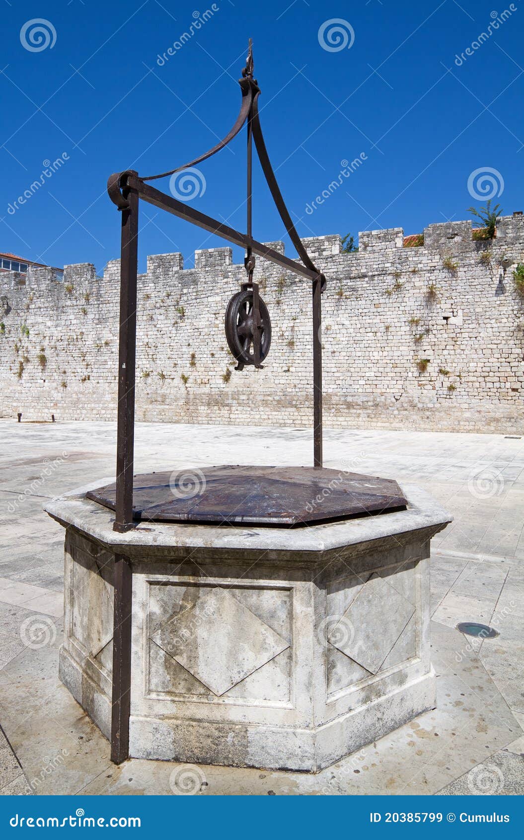 Ancient water well. stock image. Image of stone, water - 20385799