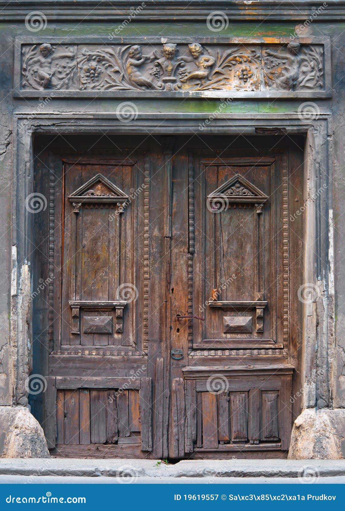 Ancient wooden door stock image. Image of dusty, decorations - 19619557