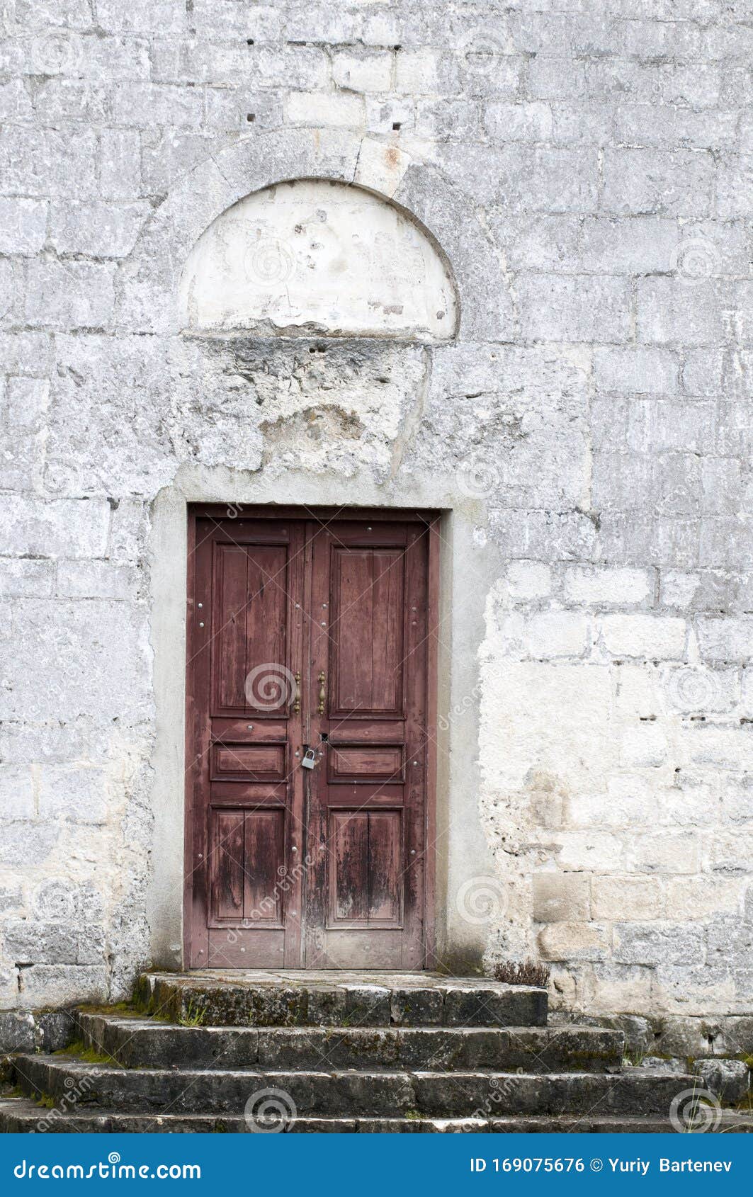 Ancient Wooden Door in Stone Castle Wall. Stock Photo - Image of built ...