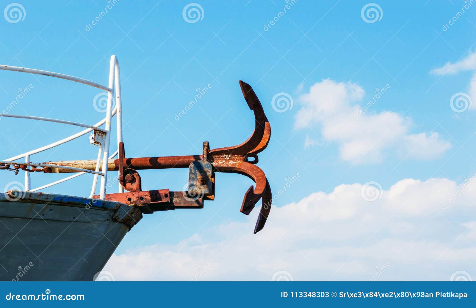 Ancla Del Barco En El Barco De Pesca Imagen de archivo - Imagen de ...