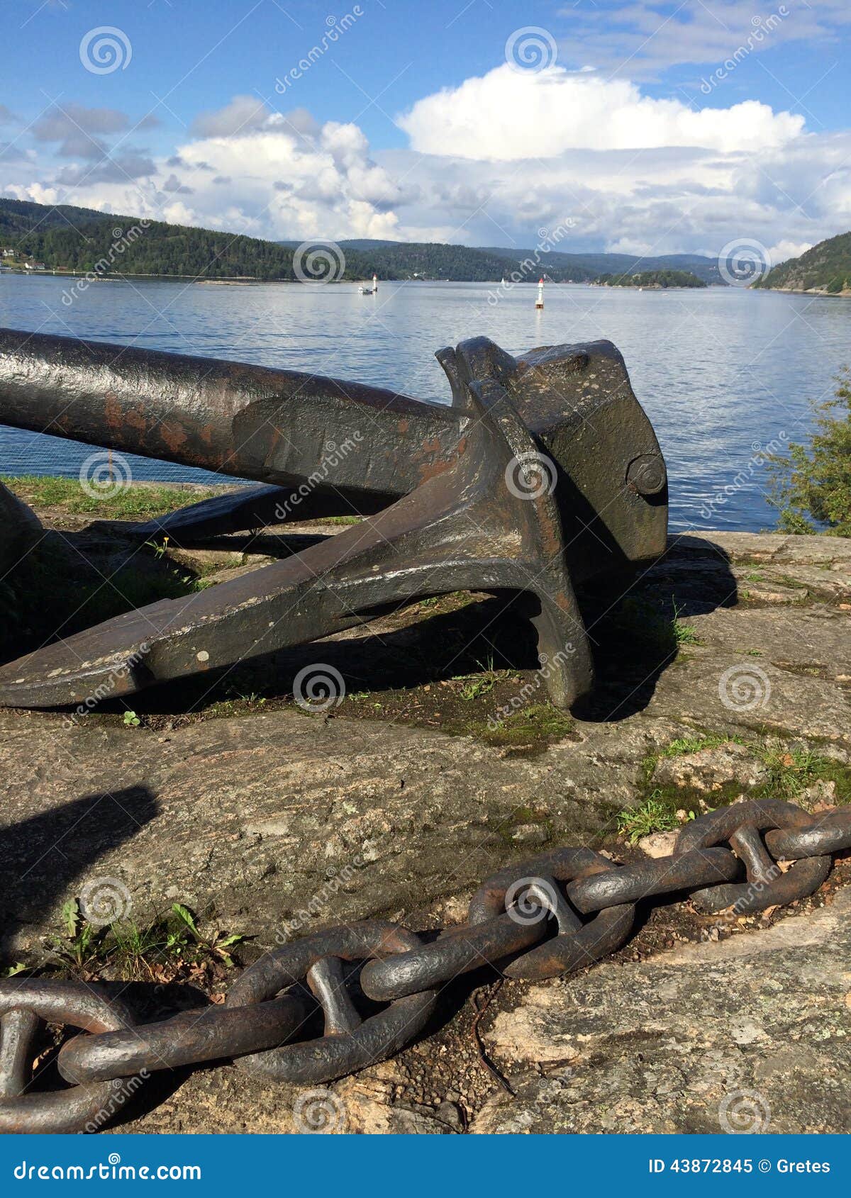 Ancla grande en el mar imagen de archivo. Imagen de foreground - 43872845