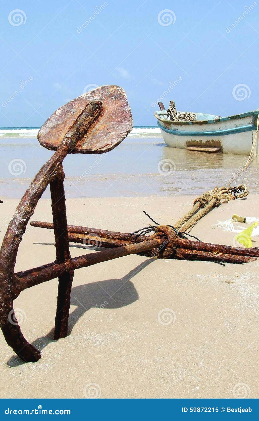 Ancla y barco en la playa imagen de archivo. Imagen de ambiente - 59872215