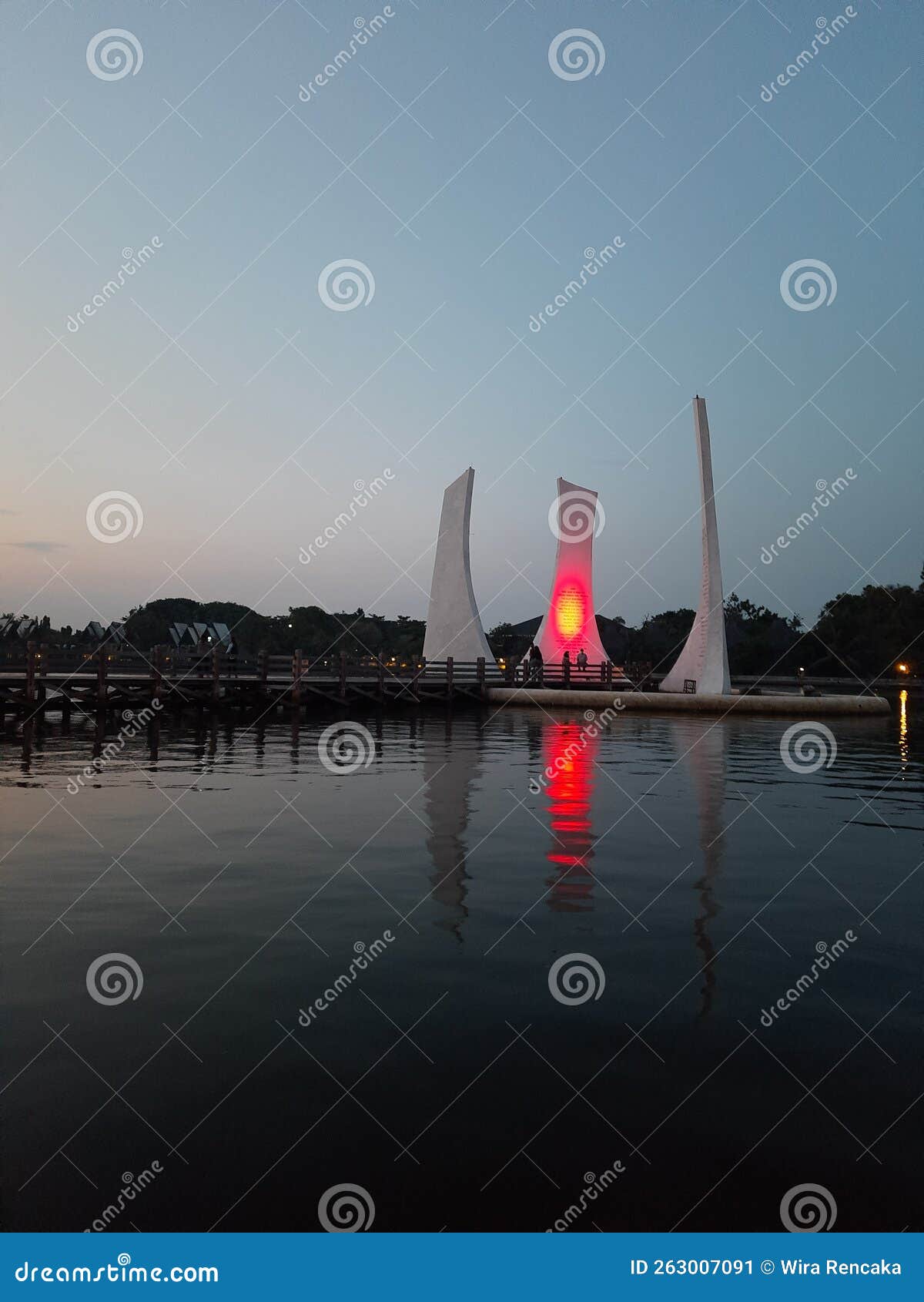 Ancol Monument editorial photo. Image of sunset, iron - 263007091