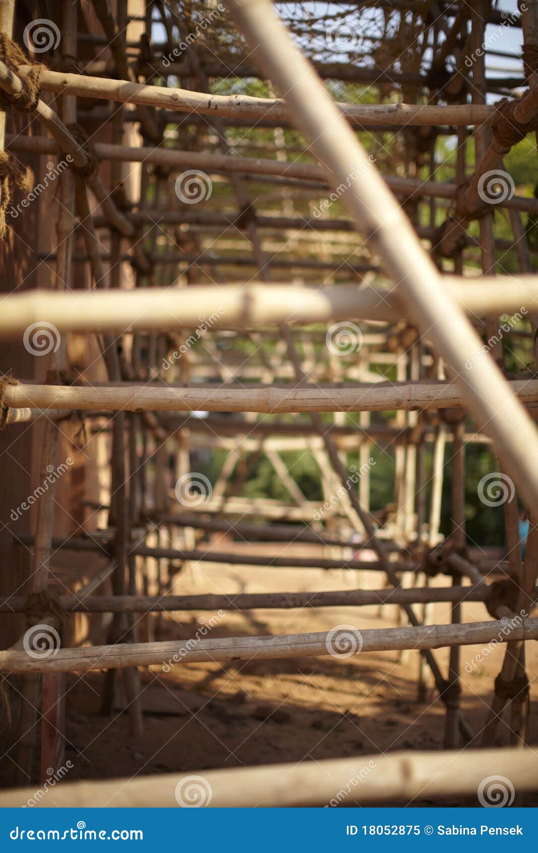 Andaime de bambu imagem de stock. Imagem de sistema, material - 18052875