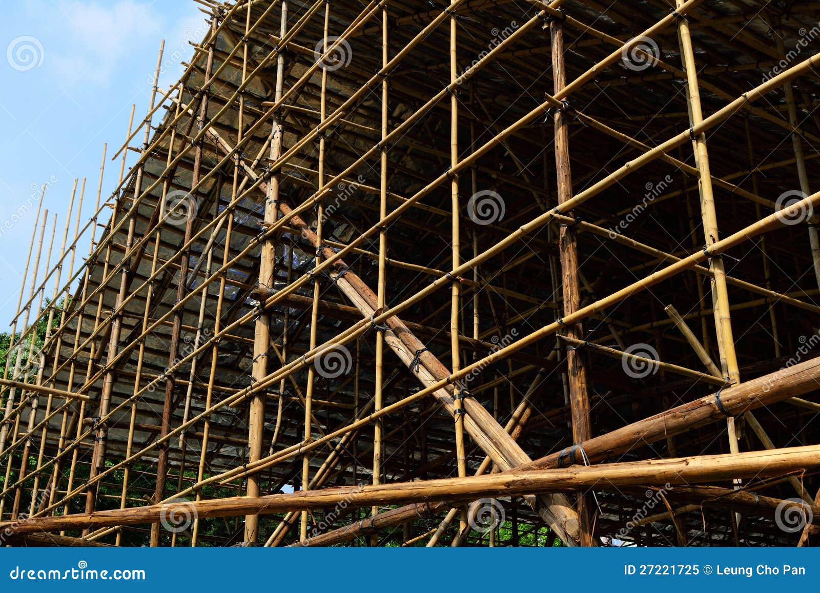 Andaime de bambu imagem de stock. Imagem de andaime, conjunto - 27221725