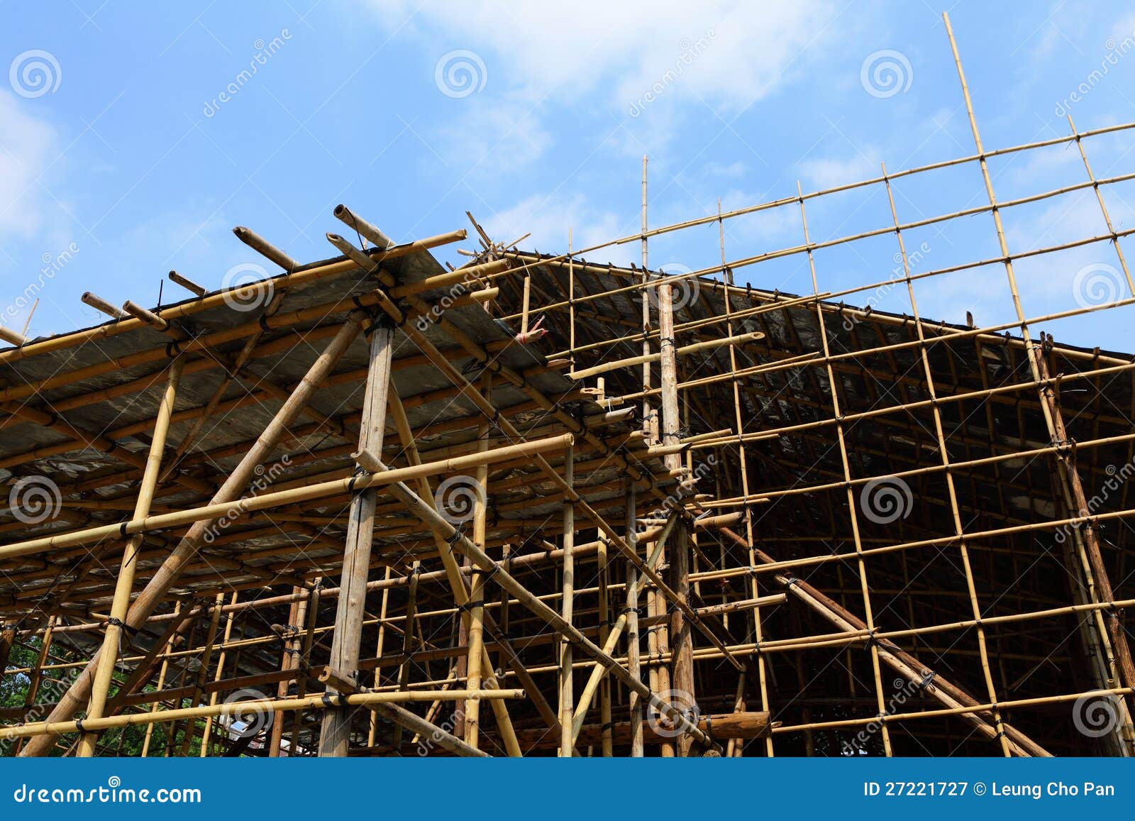 Andaime de bambu imagem de stock. Imagem de trabalhador - 27221727