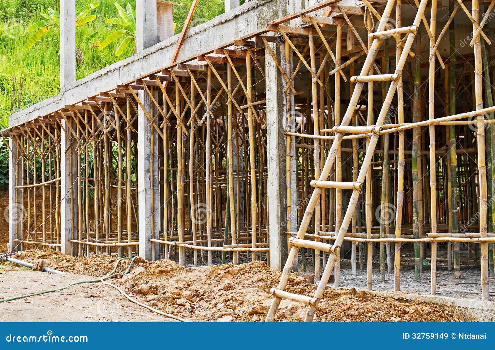 Andaime de bambu imagem de stock. Imagem de forma, mistura - 32759149