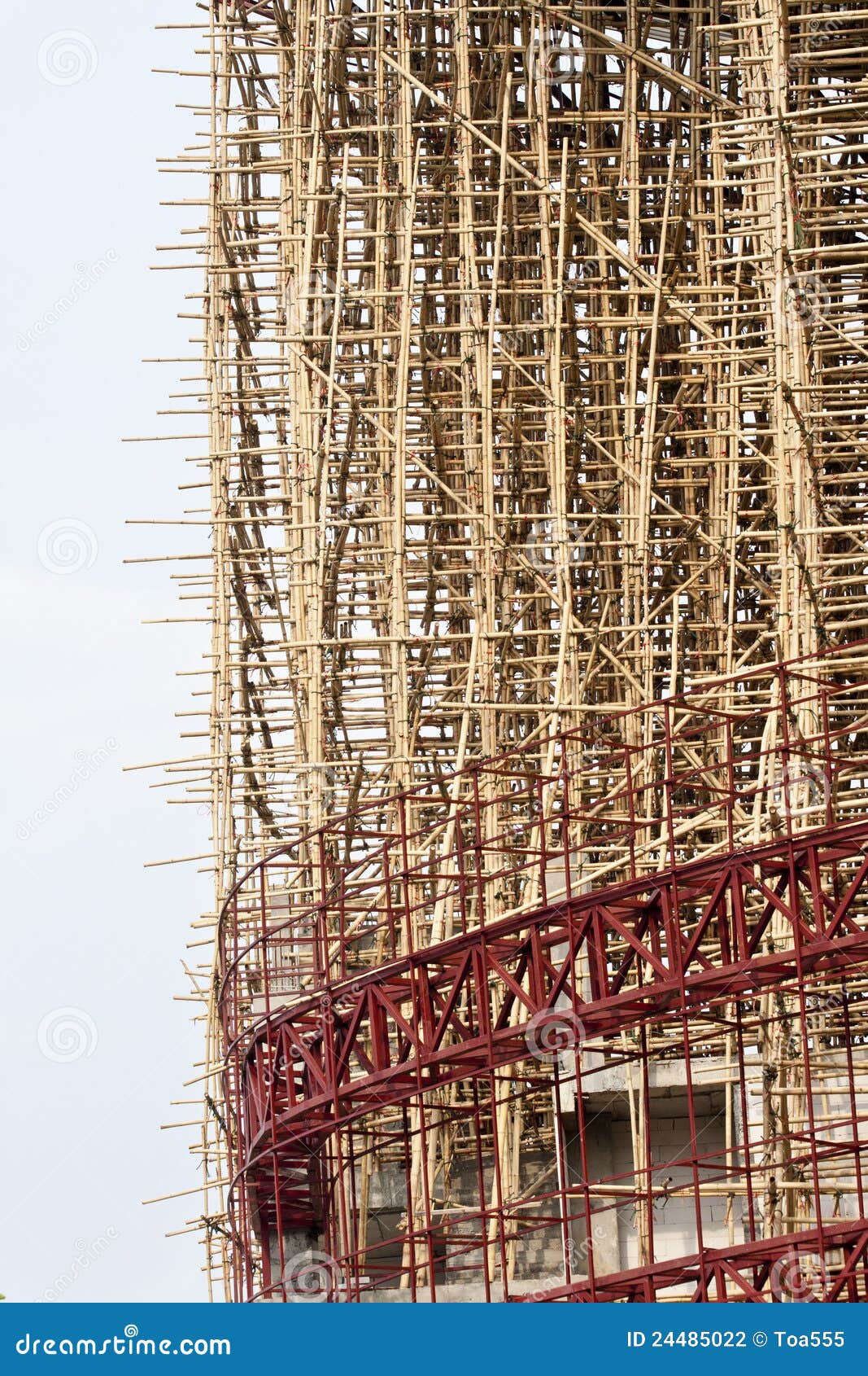 Andaime De Bambu No Canteiro De Obras Foto de Stock - Imagem de grande ...