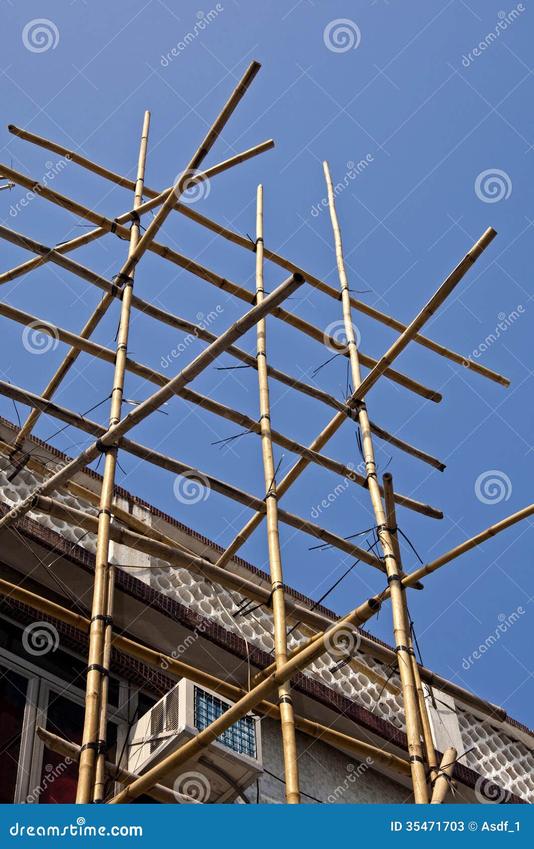 Andaime feito do bambu imagem de stock. Imagem de andaime - 35471703