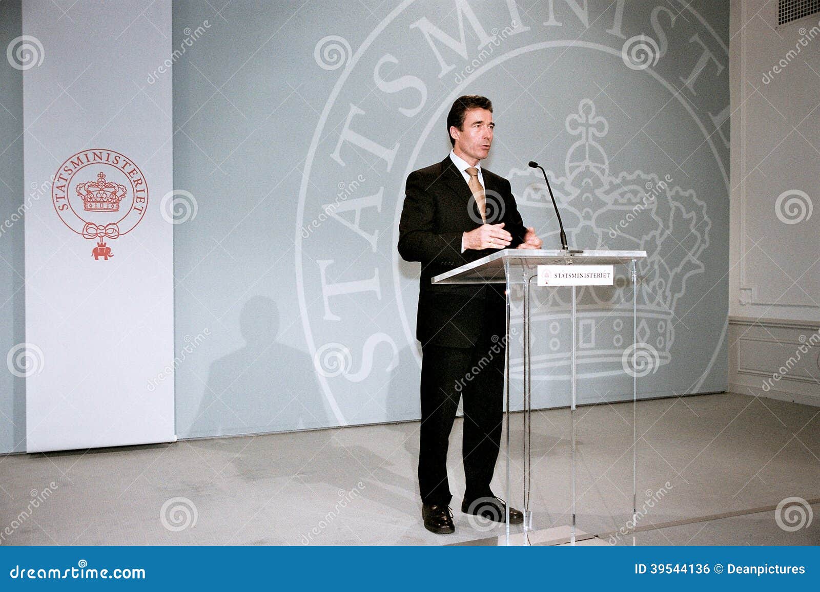 Anders Fogh Rasmussen redactionele foto. Image of politiek - 39544136