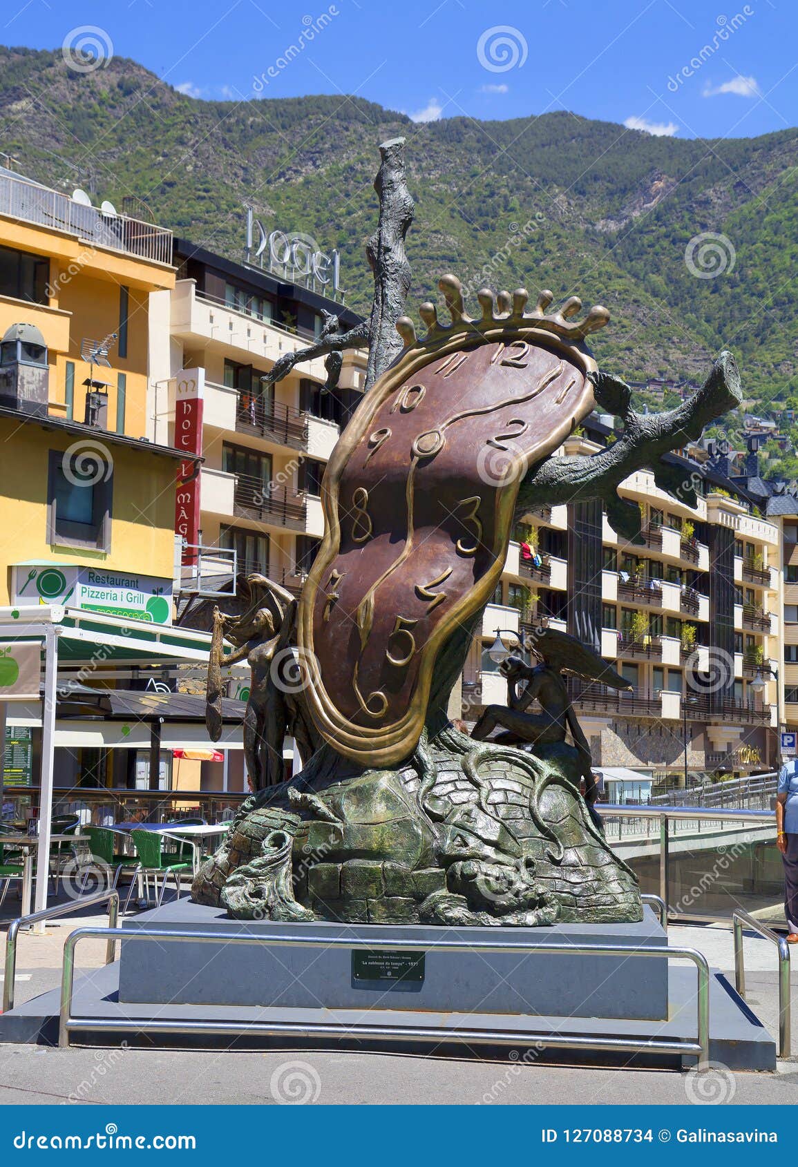 Andorra, Reloj De Salvador Dali Imagen de archivo editorial - Imagen de ...