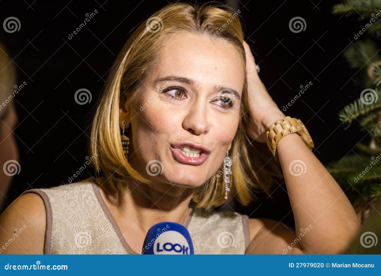 Andreea Esca editorial image. Image of microphone, protv - 27979020