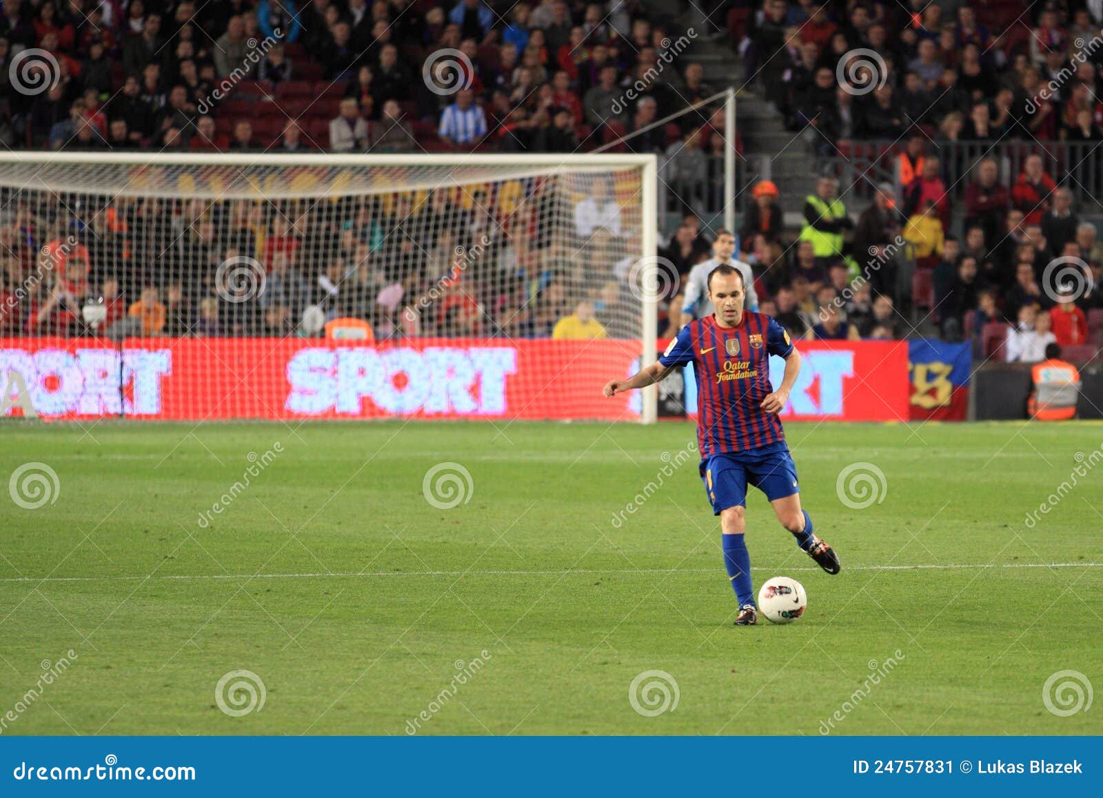 Andres Iniesta - FC Barcelona Editorial Photo - Image of primera, pitch ...