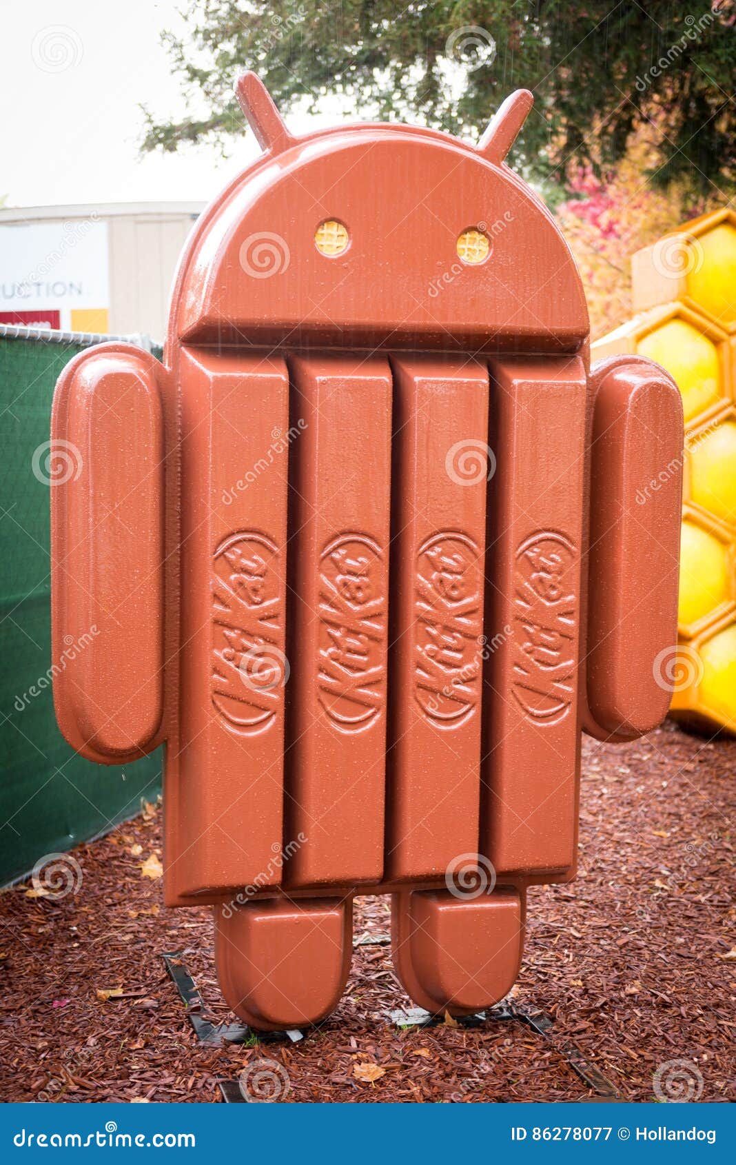 Android Figures on Google Campus Editorial Photography - Image of ...