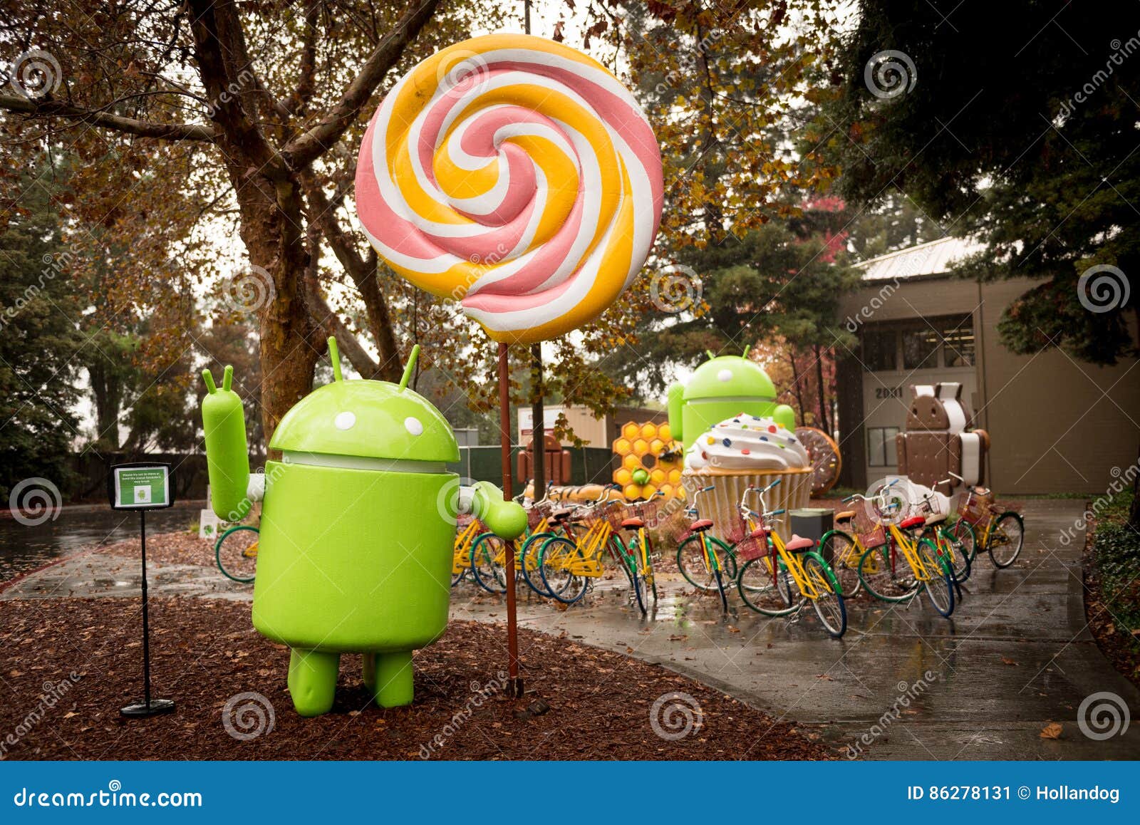 Android Figures on Google Campus Editorial Photo - Image of area ...