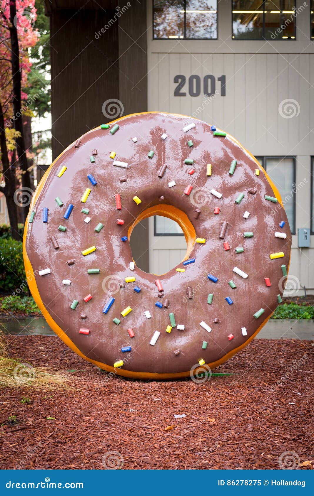 Android Figures on Google Campus Editorial Image - Image of gingerbread ...