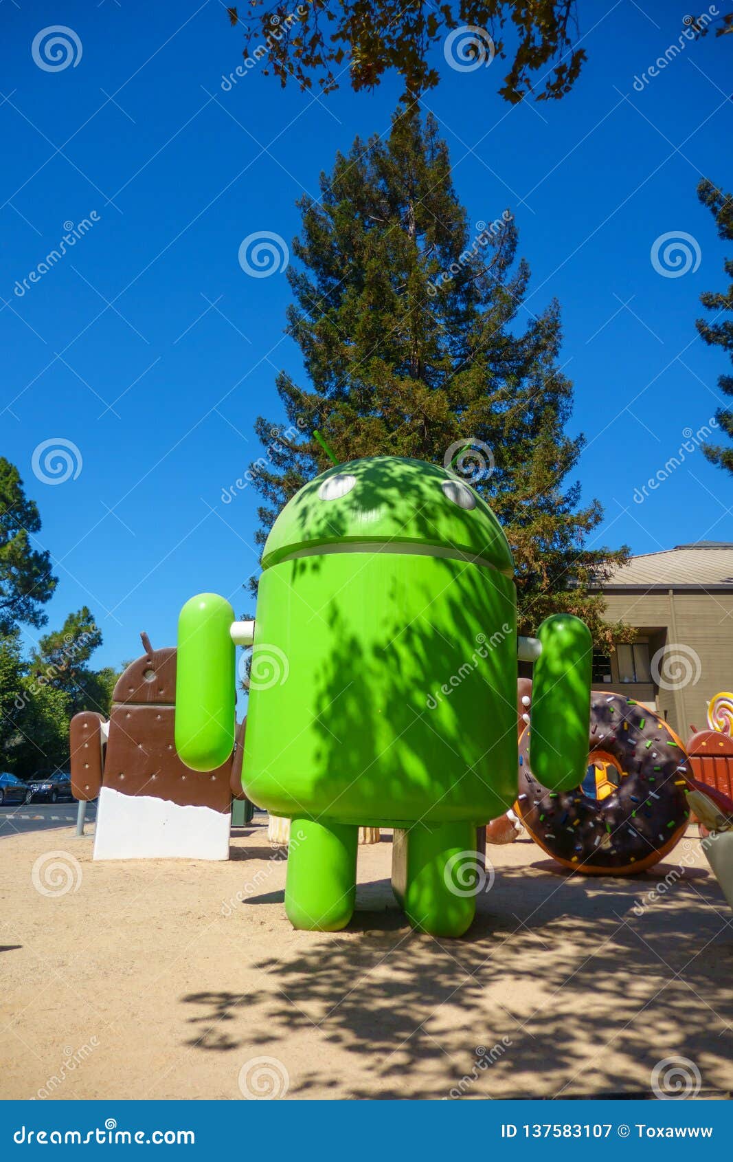 Android Statue in Googleplex Headquarters Main Office Editorial ...