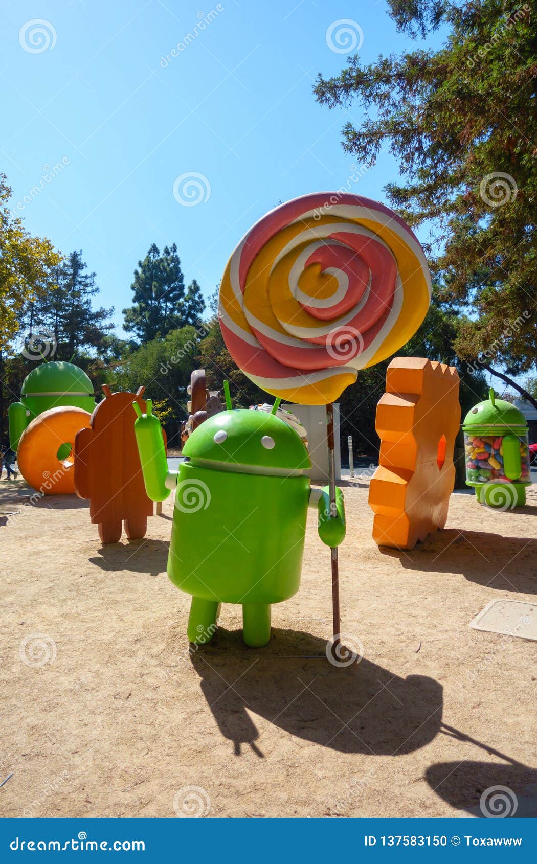 Android Statue in Googleplex Headquarters Main Office Editorial Image ...