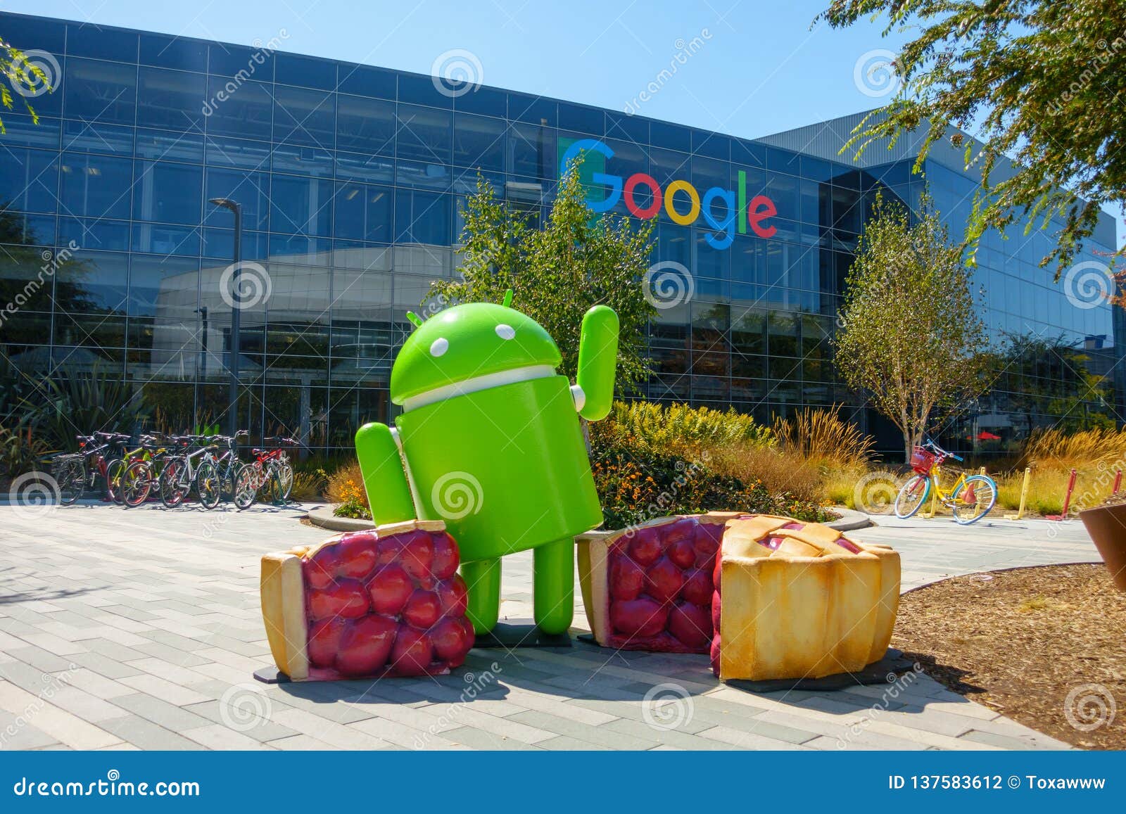 Android Statue in Googleplex Headquarters Main Office Editorial ...
