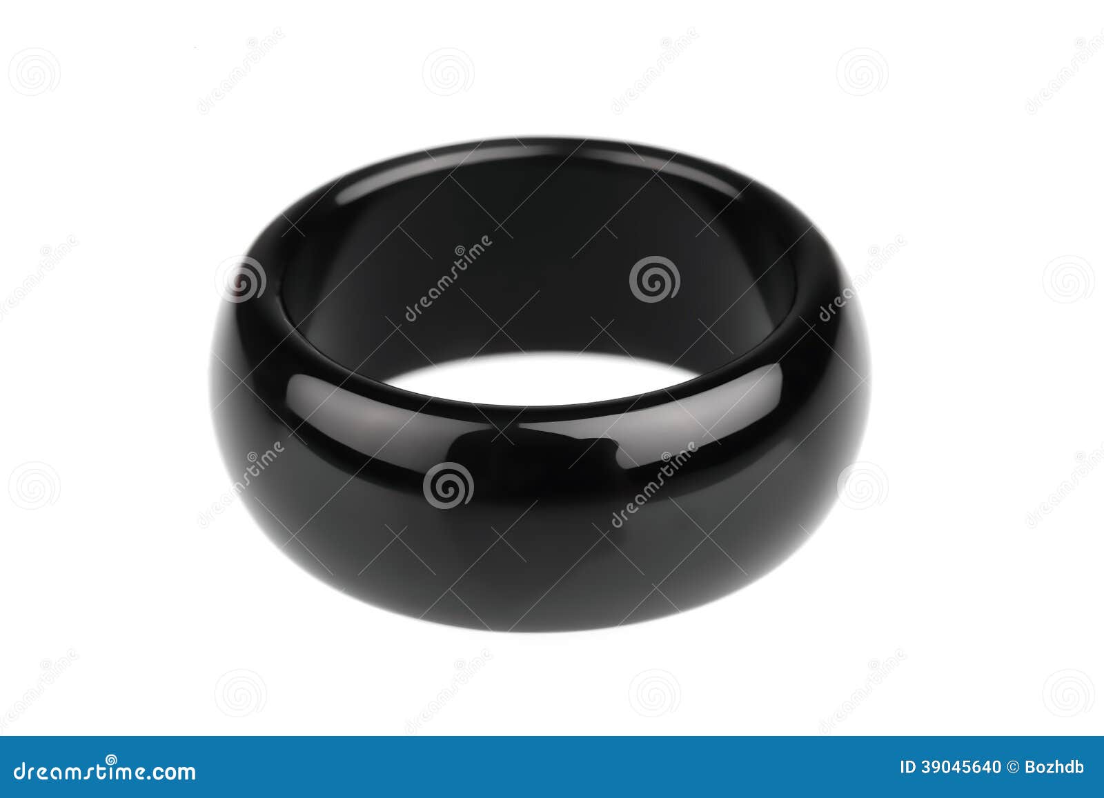 Anel Da Obsidiana Do Negro Como O Azeviche No Branco Foto de Stock ...