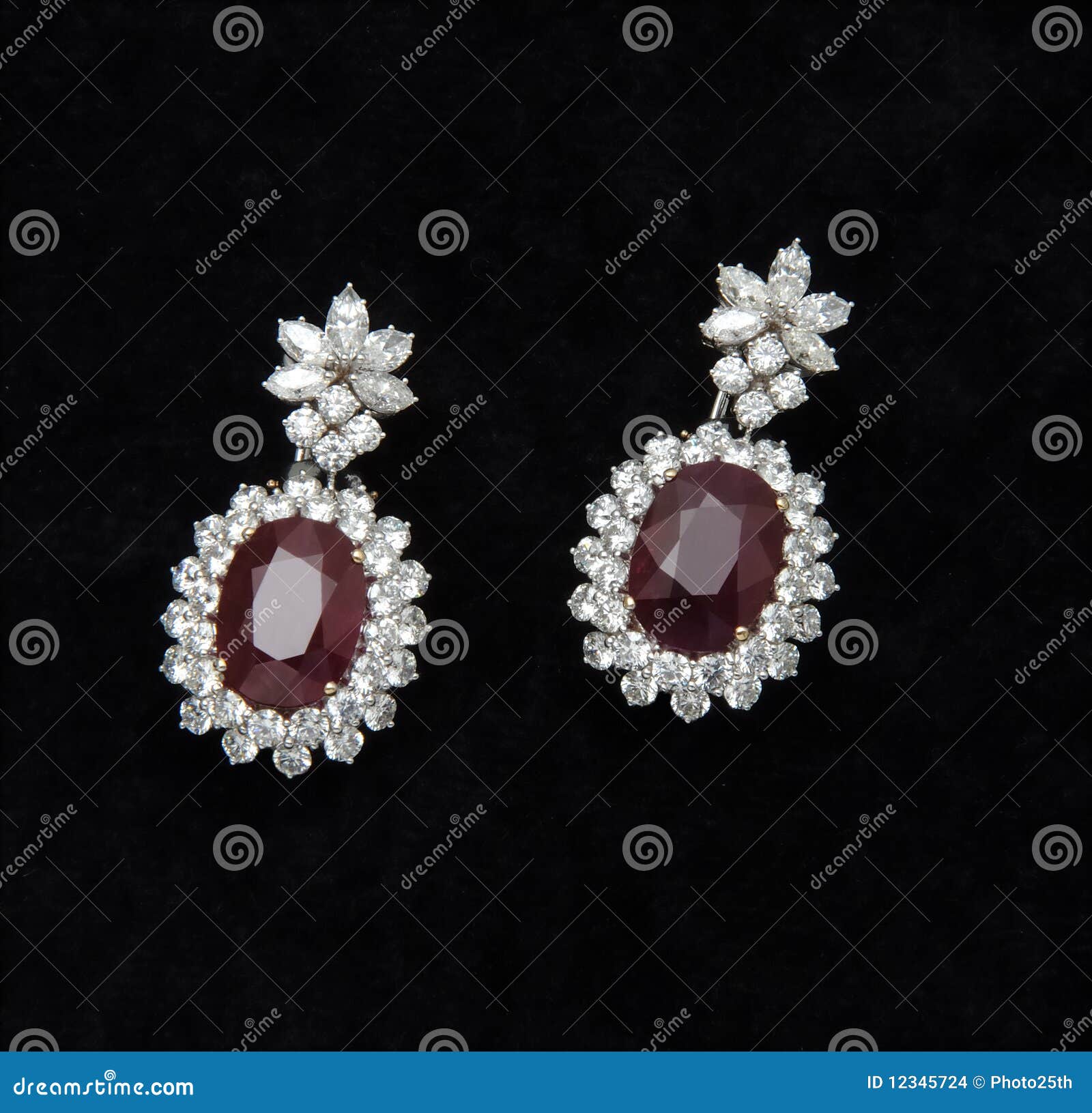 Anel de orelha foto de stock. Imagem de rubi, surpresa - 12345724