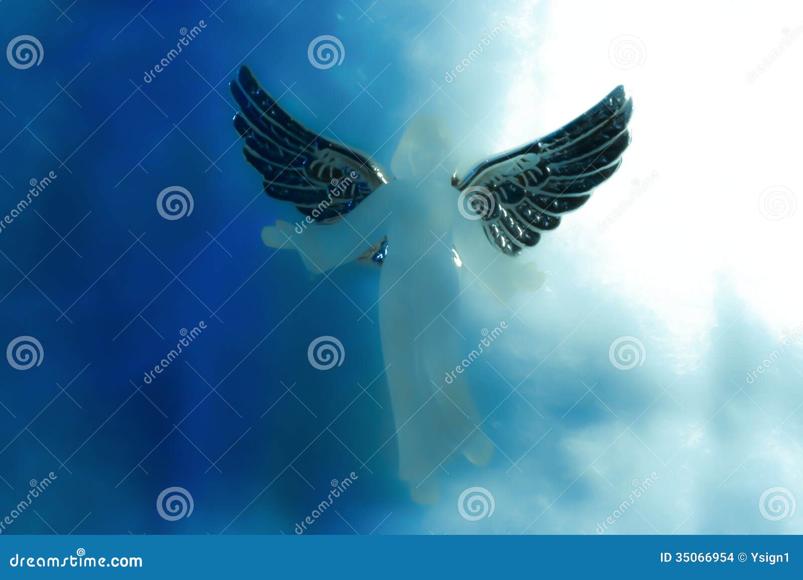 Ange dans le ciel photo stock. Image du bible, ailes - 35066954