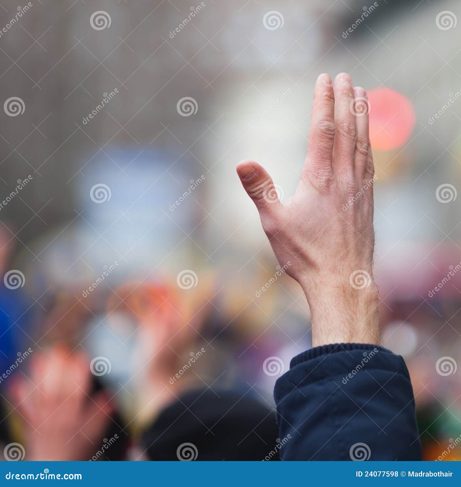 Angehobene Hand stockfoto. Bild von städtisch, hülse - 24077598