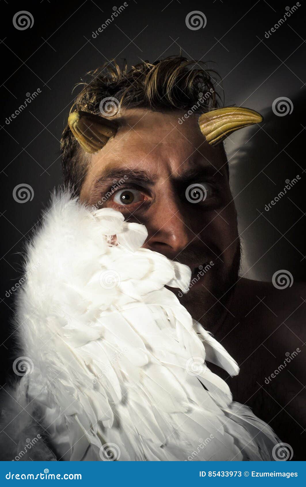 Angel Demon caido imagen de archivo. Imagen de halloween - 85433973