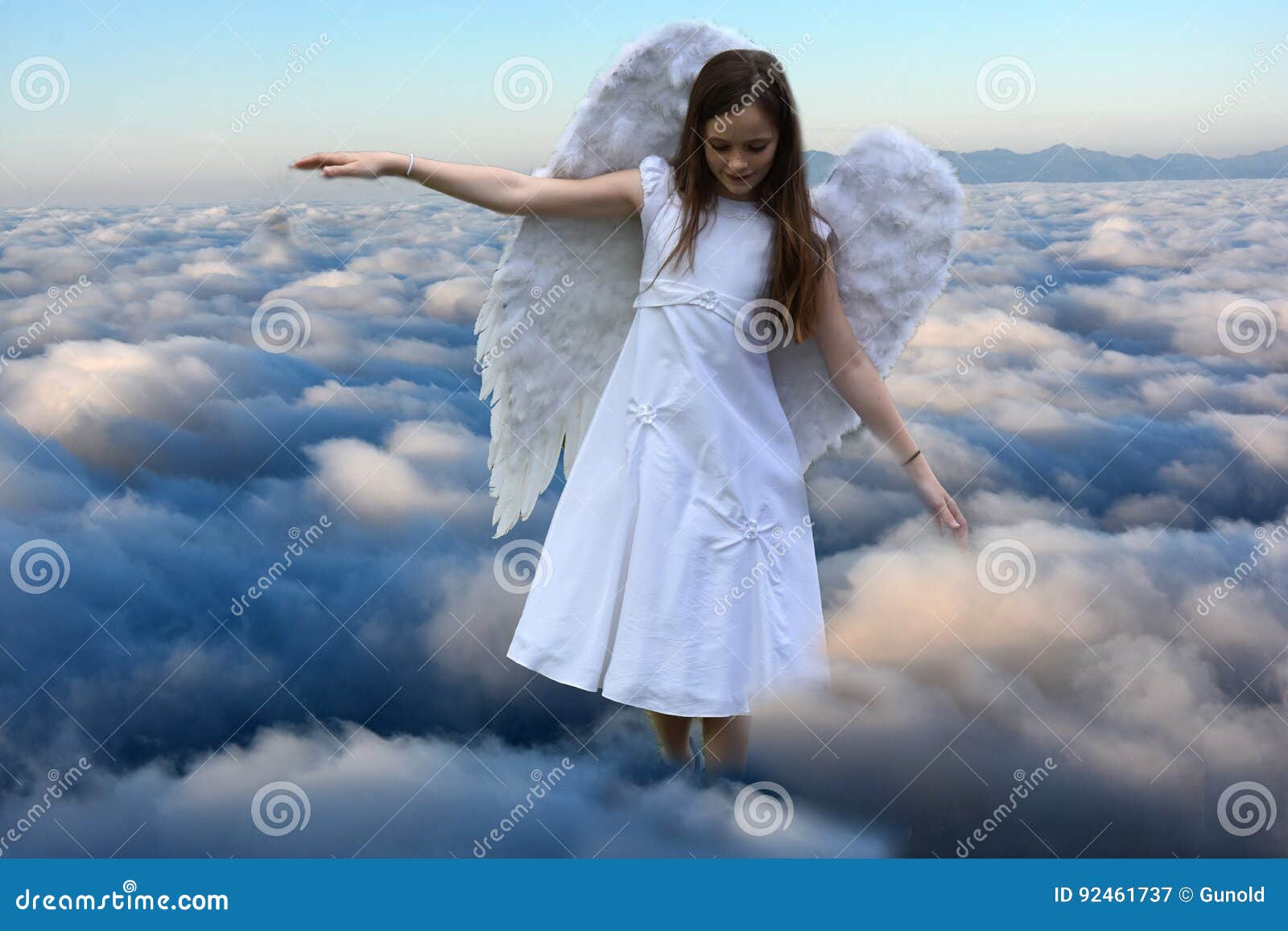 Angel Girl stock afbeelding. Image of bewolkt, vrolijk - 92461737