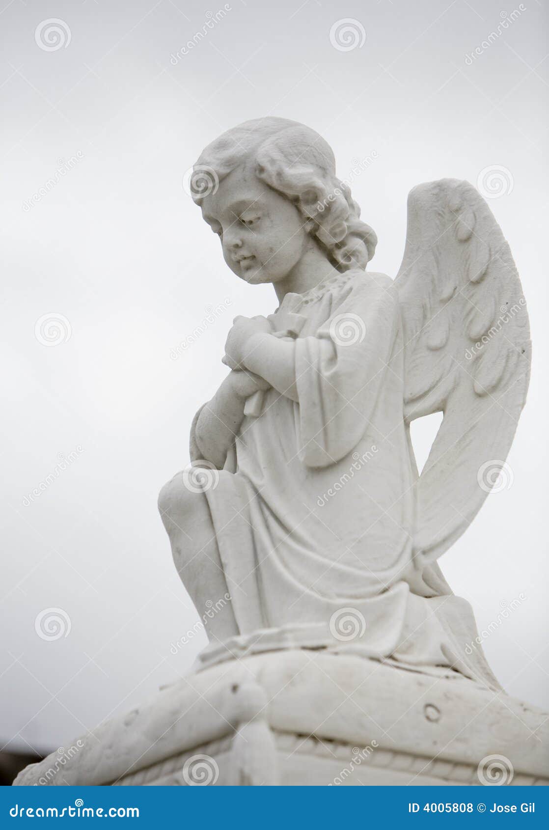 Angel Statue on Tomb 1 stock photo. Image of sculpture - 4005808