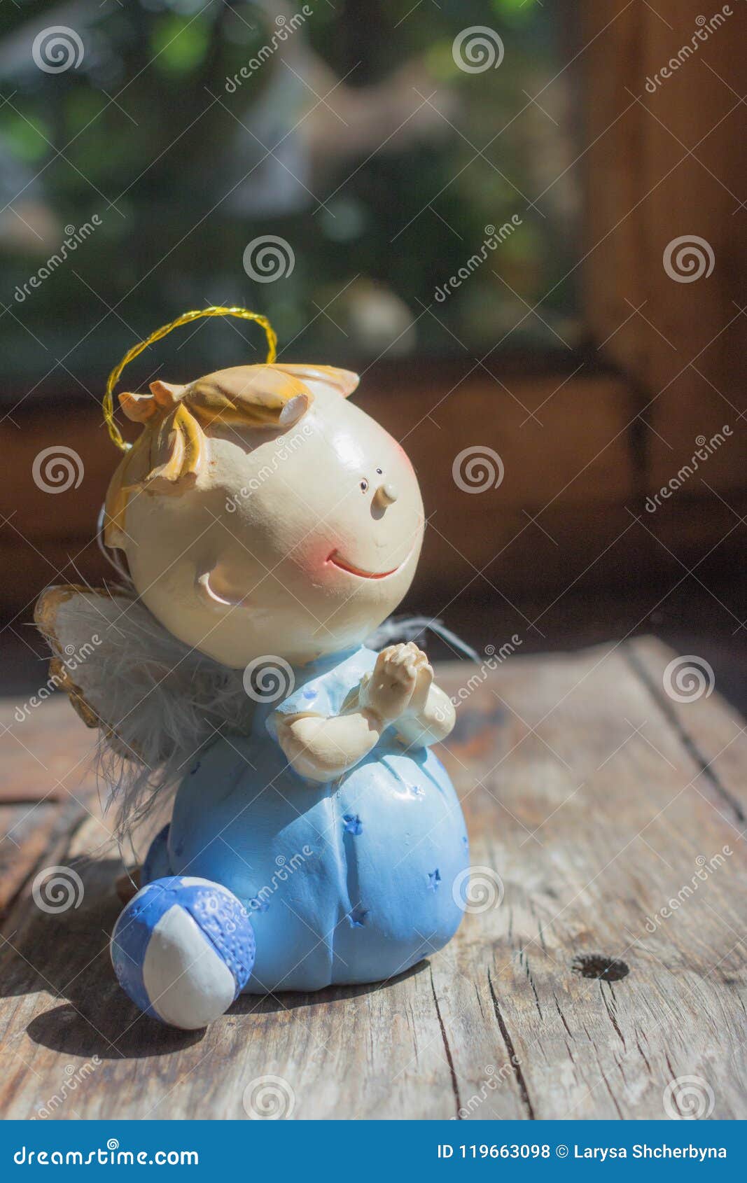 Angelo Custode Nella Preghiera Fotografia Stock - Immagine di natale ...