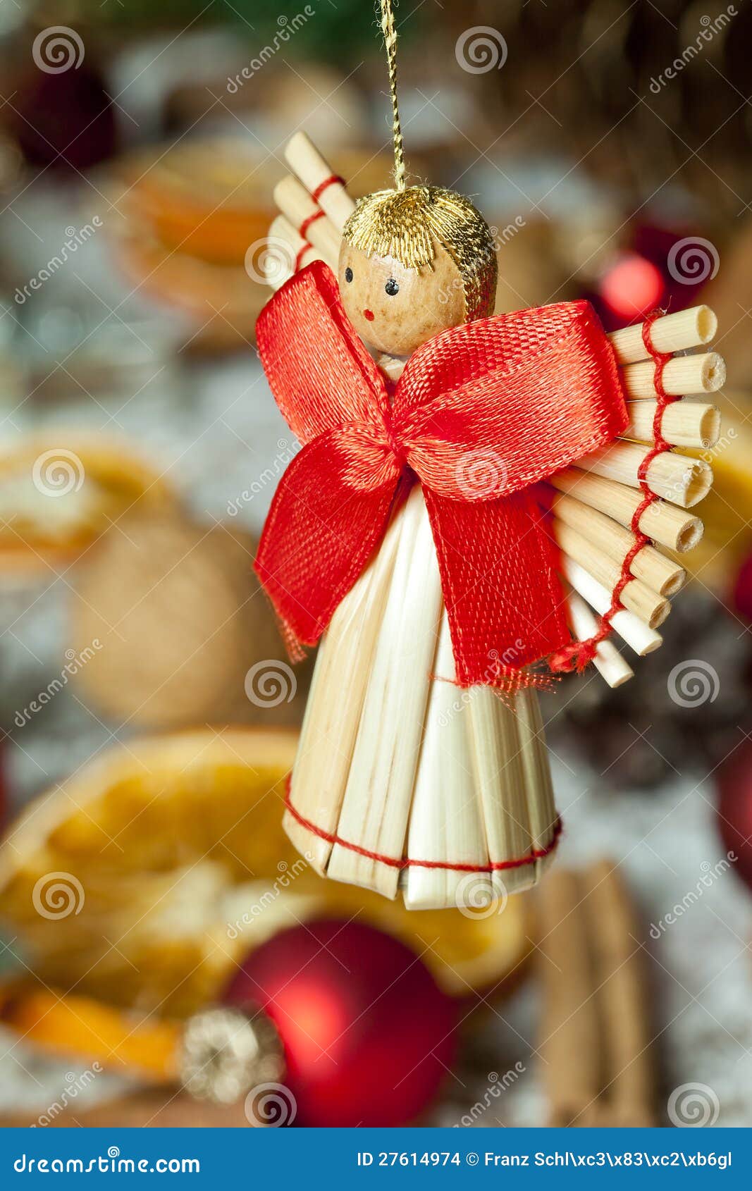 Angelo Di Natale Con L'arco Rosso Fotografia Stock - Immagine di crema ...